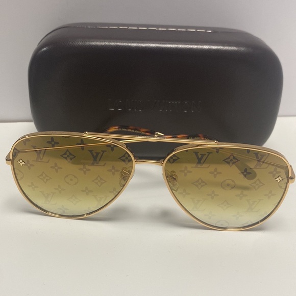 Louis Vuitton | Accessories | Louis Vuitton Gold Aviator Sunglasses ...